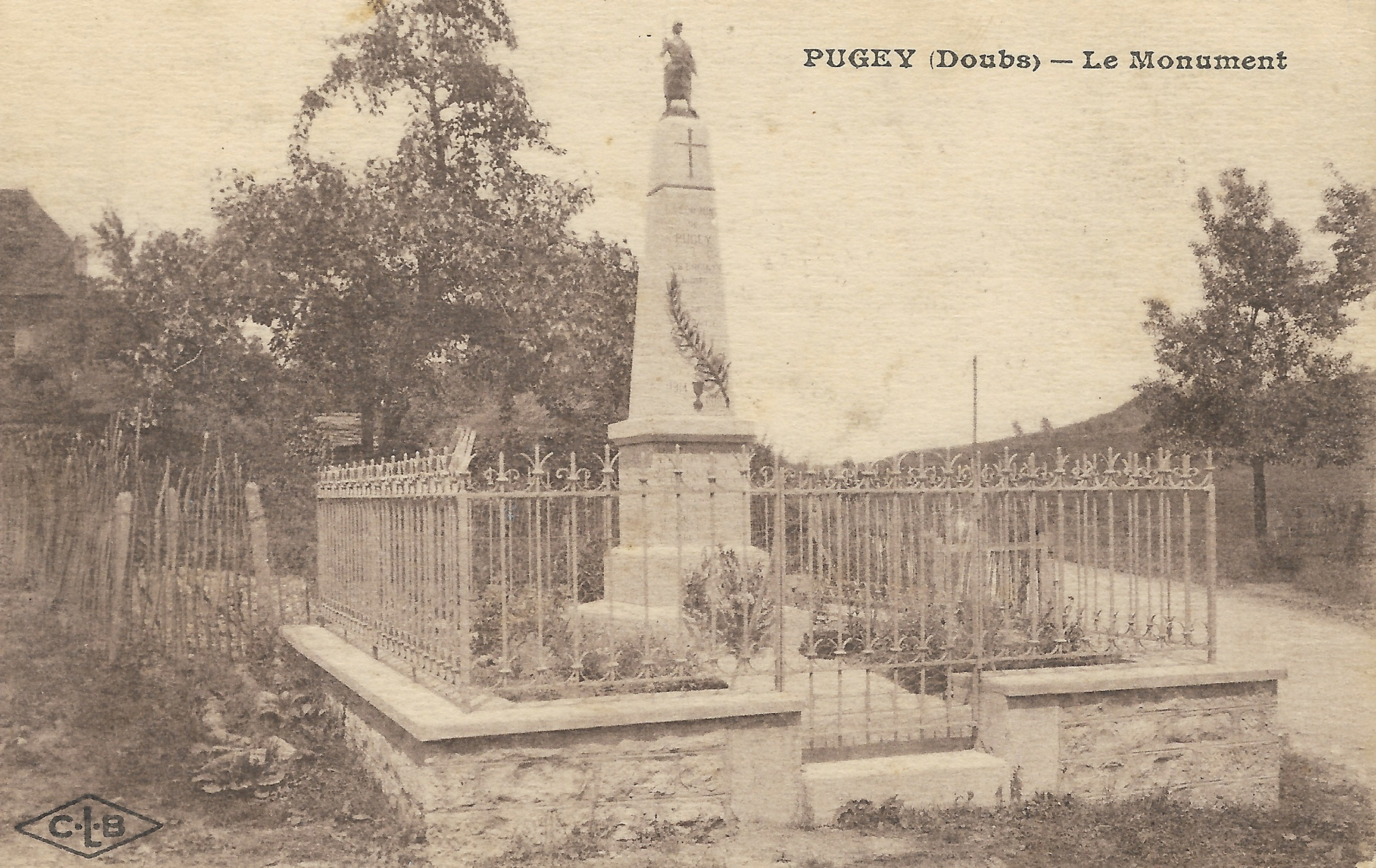 Statue du monument aux morts de Pugey • Commune de Pugey